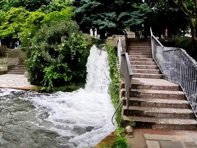 Discovering the Charms of Edessa City: A Perfect Adventure with Friends