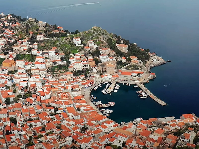 Discover Opulent Escapes: Top Stays and Experiences in Idra Town