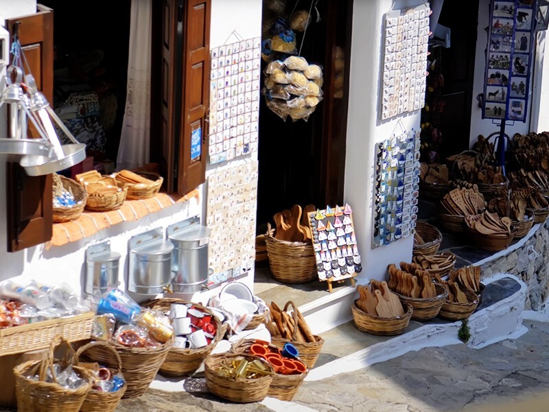 Discover Alonnisos Island: Top Restaurants and Must-Try Street Food Spots